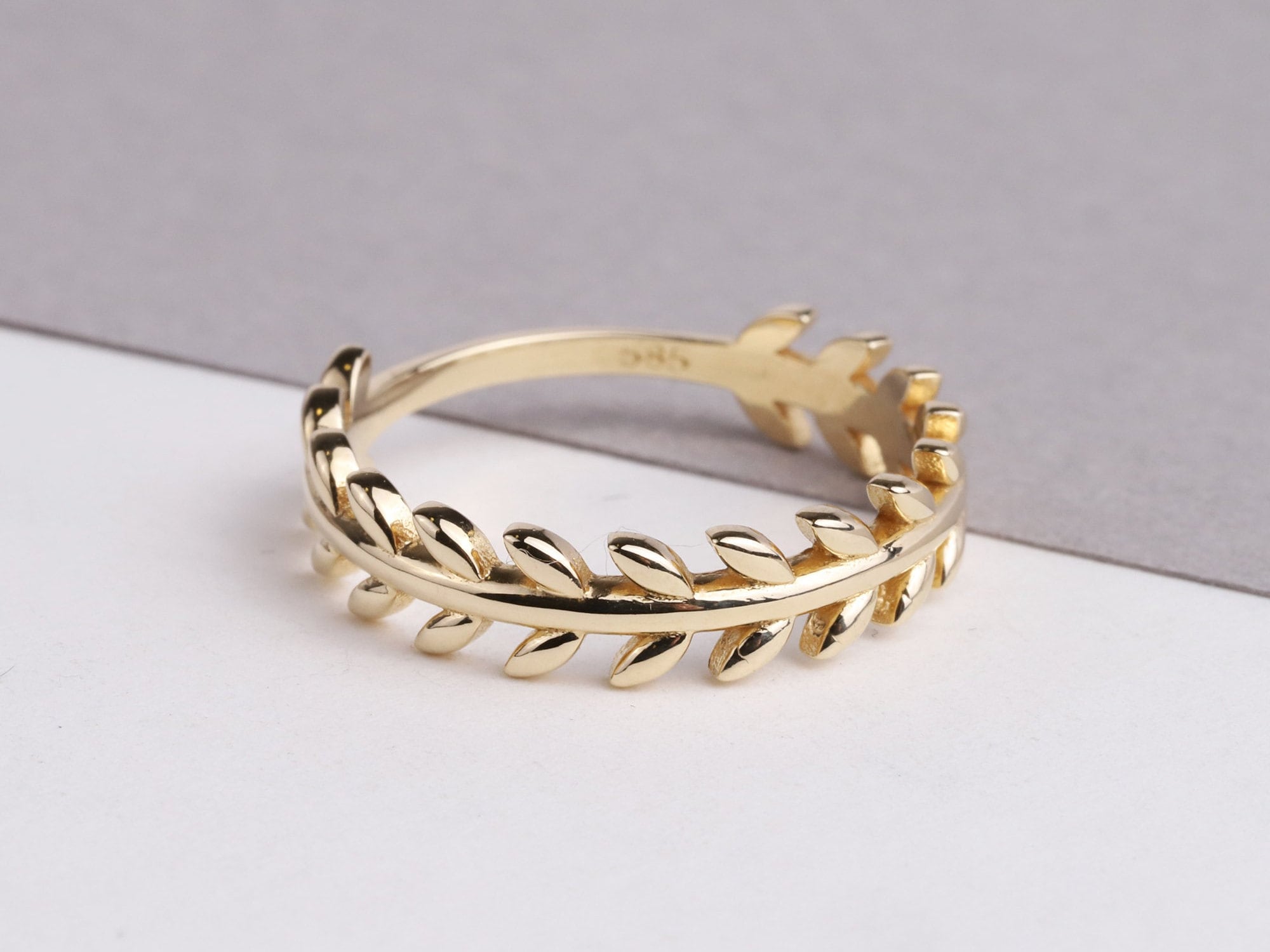 14K Gold Laurel Wreath Ring, Vine Wedding Band Ring